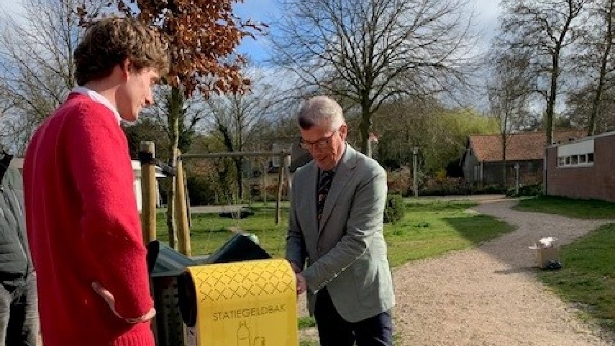 Statiegeldbak voor blikjes en flesjes - Oozo.nl